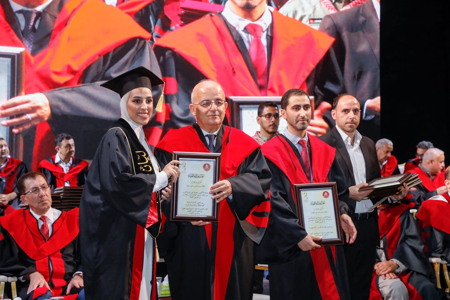 الهاشميّة" تختتم أفراحها بتخريج طلبة الدراسات العليا وتكريم أوائل خريجيها